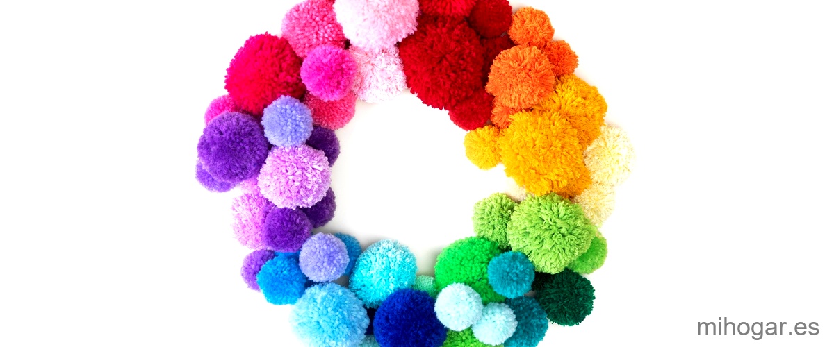 Pompones de pelo para bolsos: el toque perfecto de elegancia - Mi Hogar